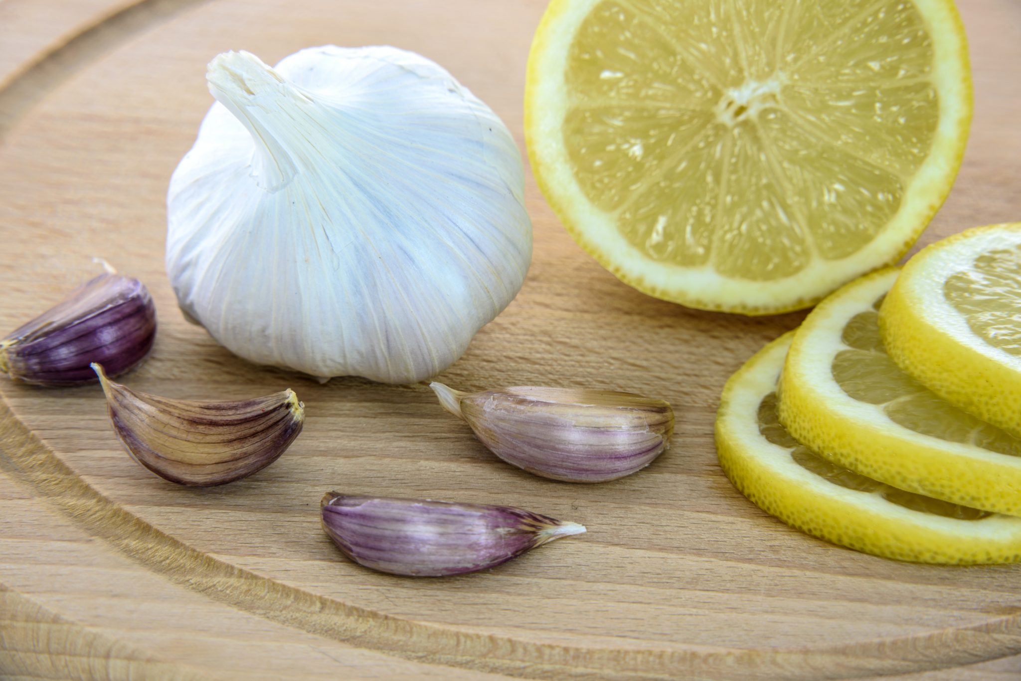 17 Incredible Health Benefits of Raw Garlic for Women
